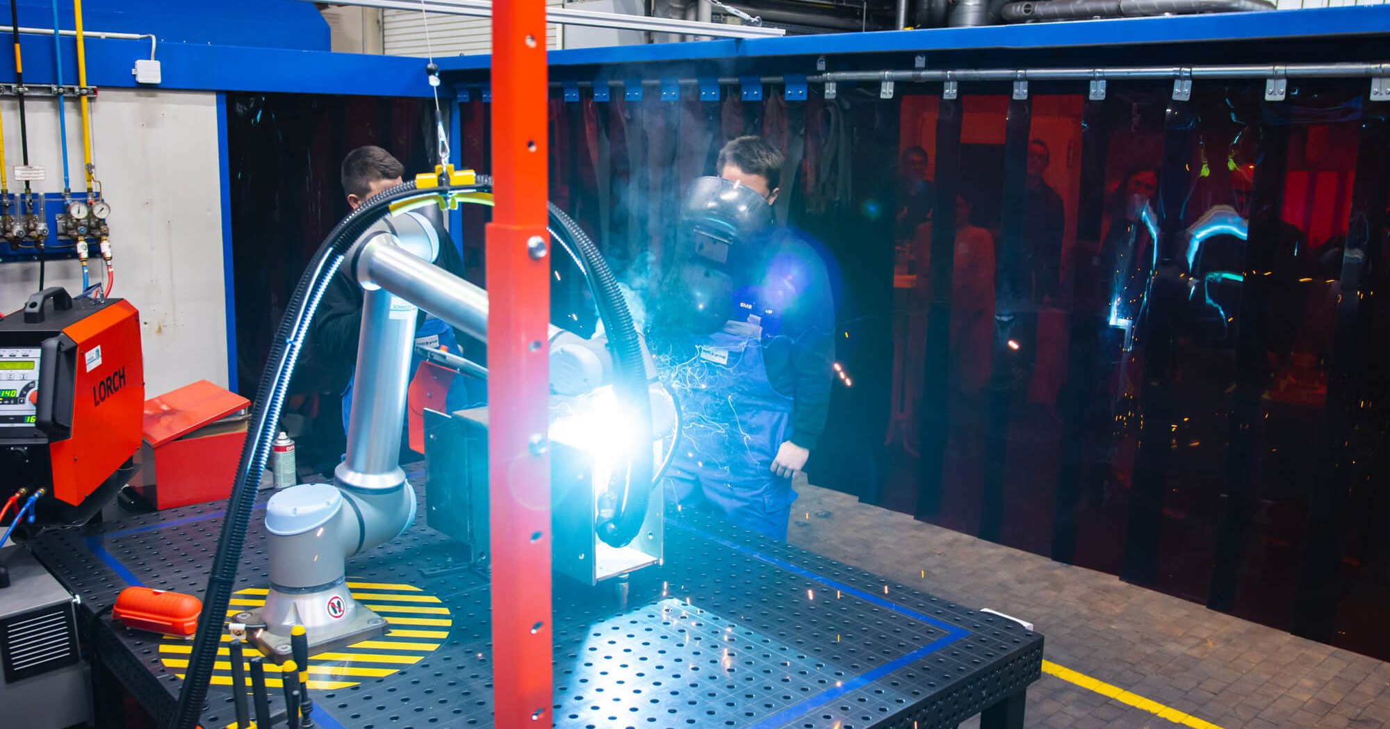 Apprentices put new machines into service in the "LernWERK" training ...